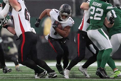 La Nfl Multa A Los Falcons Y A Su Entrenador Por Violar La Política De