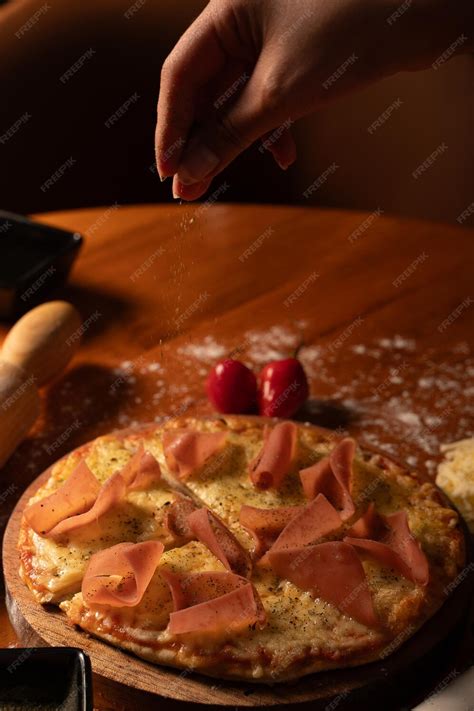 Premium Photo Pizza Hawaiana