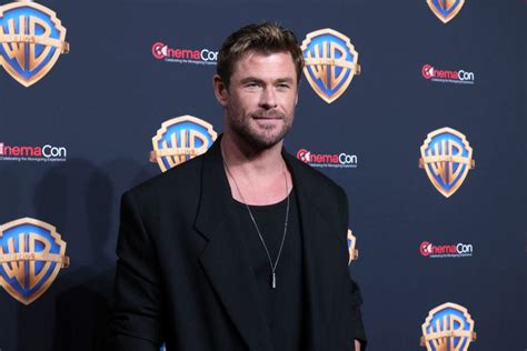 Chris Hemsworth Wants You To Know He Doesn T Have Dementia And Isn T Retiring