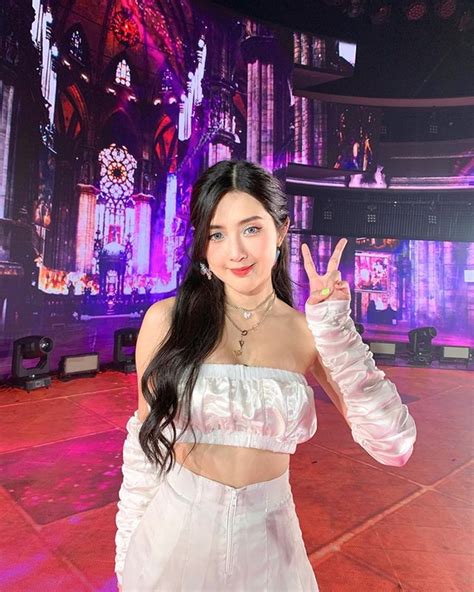 เบียร์ เดอะวอยซ์ เซตใหม่ เสื้อเอวลอย กางเกงยีนส์ขายาว