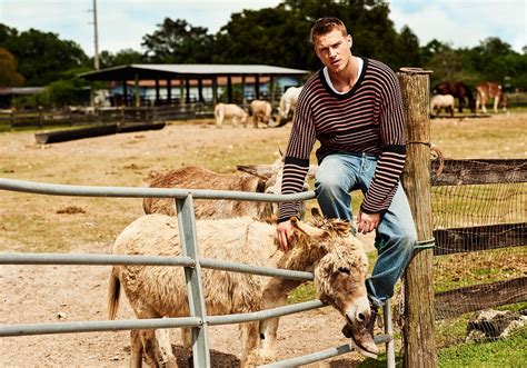 7 идей как носить деним, чтобы выглядеть как современный ковбой | GQ Россия