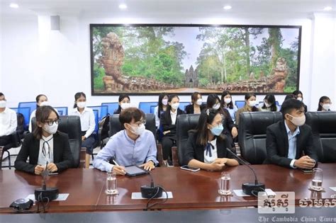 ឯកឧត្តម សាយ សំអាល់ ទូន្មានដល់សិស្សទៅរៀននៅចិនបើកចំហទទួលយកនូវចំណេះដឹង