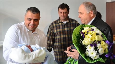 Орисаха бебе заченато ин витро в Сливен снимки Новини бг