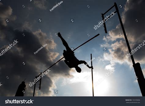 Salto Con Garrocha Sol Más De 4 057 Fotos De Stock Con Licencia Libres