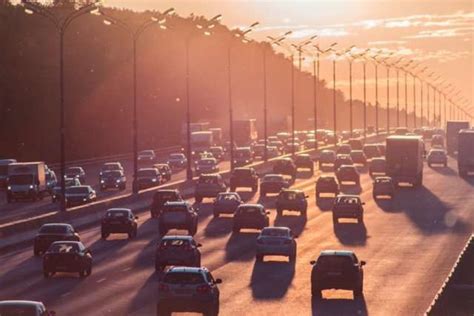 What Causes Traffic Jams The On Coming Headlight Blocker