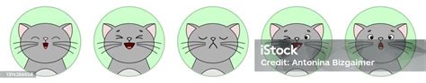 귀여운 재미 이모티콘 세트 고양이 이모티콘 고양이 세트 소셜 네트워크 메신저 및 채팅을 위해 설정합니다 웃음 키스 놀라움 슬픔 분노와 다른 미소 현대 벡터 일러스트레이션