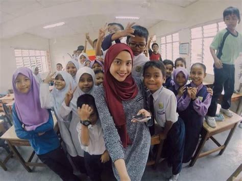 Saya Seolah Di Pakau Dengan CIkgu Cikgu Panggil Saya Masuk Kereta Sebab Katanya Tolong Ambil