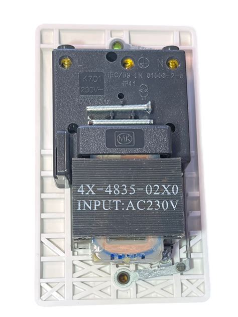 MK Logic Plus V Dual Voltage Shaver Socket White K WHI Tides Electrical