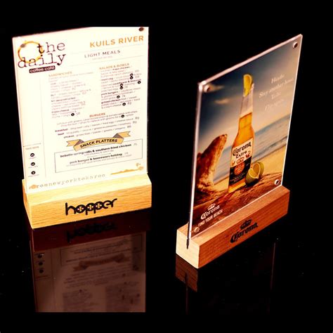 지우기 메뉴 디스플레이 스탠드 데스크탑 포스터 홀더 나무 베이스 제조 업체 및 공급 업체와 레스토랑에 대 한 아크릴 사인 홀더 중국 공장 Jiechuang 디스플레이