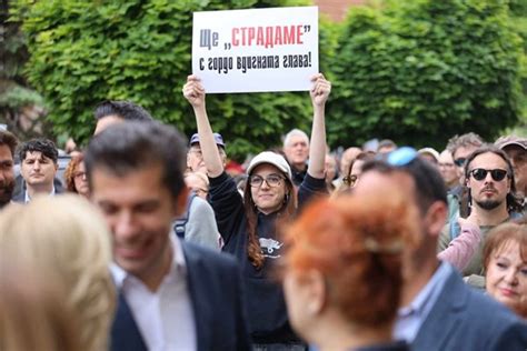 Протест пред общината в подкрепа на кмета Васил Терзиев Видео галерия