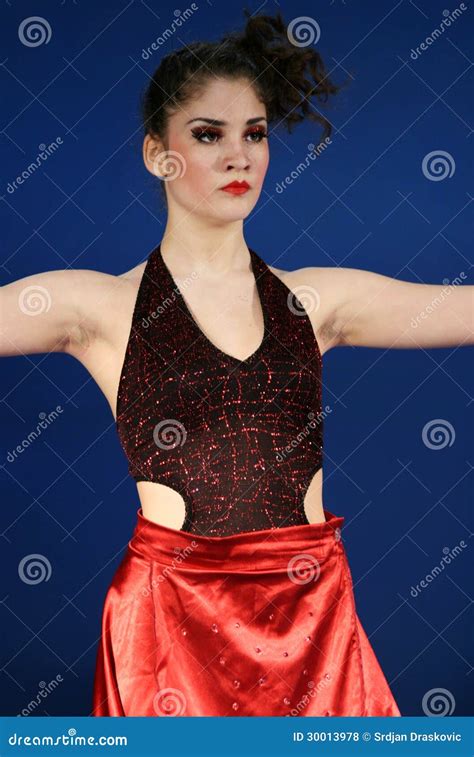 舞蹈展示 编辑类库存照片 图片 包括有 塞尔维亚 姿势 女性 服装 年轻 竞争 女孩 妇女 30013978