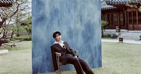방탄소년단 Rm 한옥 마당에서 즐기는 여유 화보 조선비즈