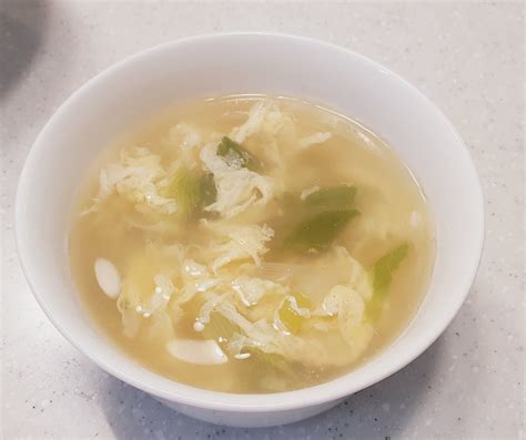 볶음밥과 어울리는 간단하면서도 부드러운 계란 국 끓이는 법