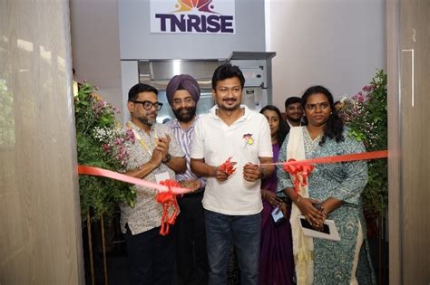 Vazhndhu Kattuvom Project