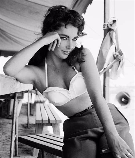 Elizabeth Taylor Monochrome Pic