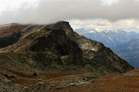 가을 경치 경치가 좋은 고요한 공중 촬영 광야 높이 눈 덮인 리히텐슈타인 말번 모험 바위로 된 봉우리 산 산맥 손대지 않은 알파인 야생 지역
