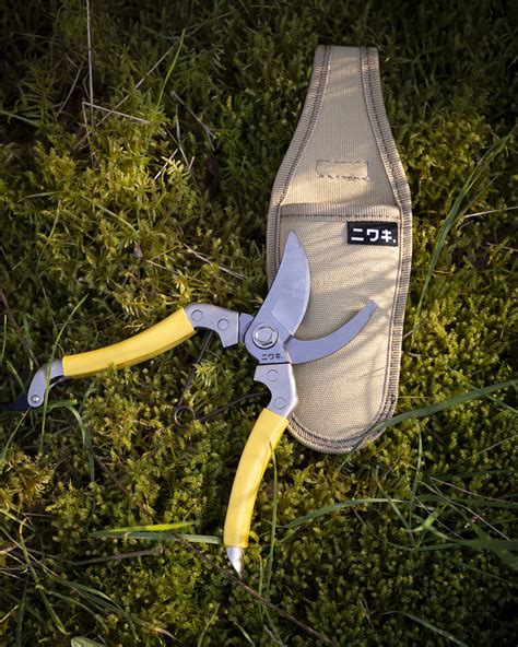 Niwaki Daikiba Secateurs With A Canvas Holster