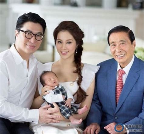 「千億媳婦」徐子淇8年生4胎 辦趴宣布「封肚」！ Ettoday星光雲 Ettoday新聞雲