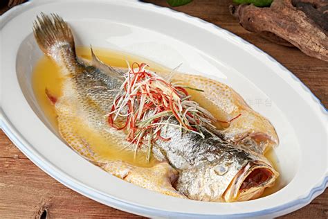大黄鱼高清图片 清蒸浓汤大黄鱼 餐饮美食免费下载 格式 5472像素 编号50511351 千图网
