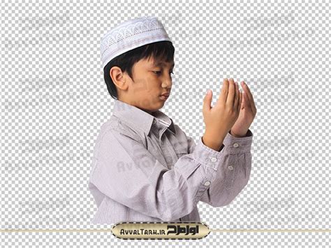 تصویر با کیفیت پسر بچه در حال قنوت اول طرح