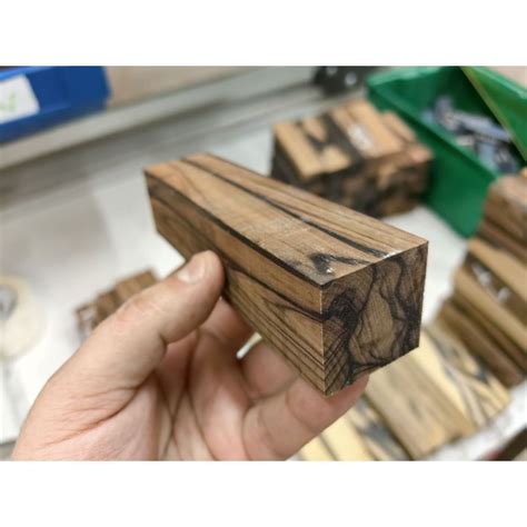 Брусок экзотического дерева Эбен пламенный, 130х30х30мм, третий сорт ...