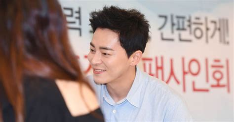 [사진]조정석 선물 나눠드려요~