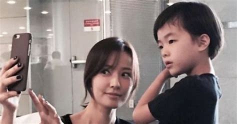 권상우 아들 룩희 일상 사진 화제 엄마 손태영과 찰칵