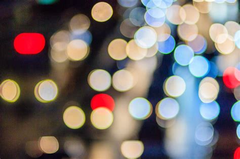 추상 흐림 Bokeh 저녁 교통의 도시에서도 잼 교통 체증에 자동차에서 초점 빛의 밖으로 밤에 조명 자동차 교통 체증의 거리도 Defocused 도 교통 체증 밤 흐림 효과