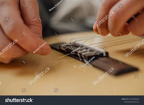 imágenes de Changing strings Imágenes fotos y vectores de stock Shutterstock