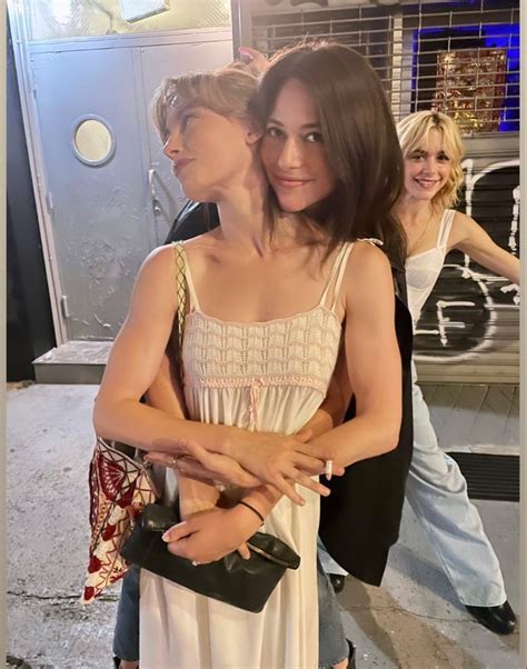 Pin De Roger Bharat Em Kiernan Shipka