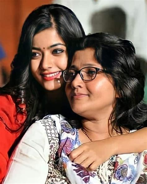 Bollywood Oks Rashmika Mandanna With Her Mother ️