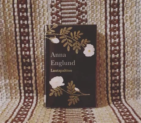 Kirjahilla Anna Englund Lautapalttoo