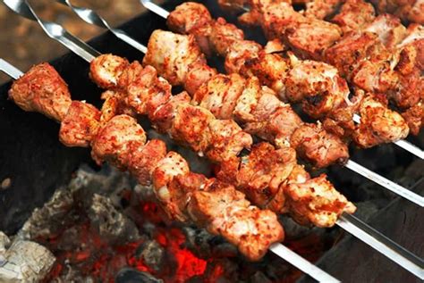 "И настало лето" - Сочный рецепт шашлыка! | Schaschlik rezept, Rezepte ...