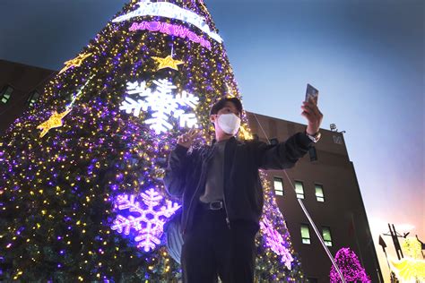 목원대 대형 크리스마스트리 올해 첫 점등 “모두에 희망 주는 빛 되기를” 당당뉴스