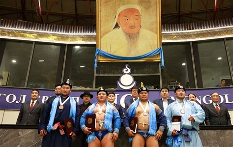 Нийслэлийн өдөрт зориулсан барилдаанд улсын заан Б Бат Өлзий түрүүлж Б Пүрэвсайхан үзүүрлэв