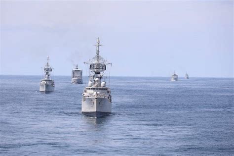 Puncak Ktt G20 14 Kri Tni Al Sailing Pass Di Perairan Bali