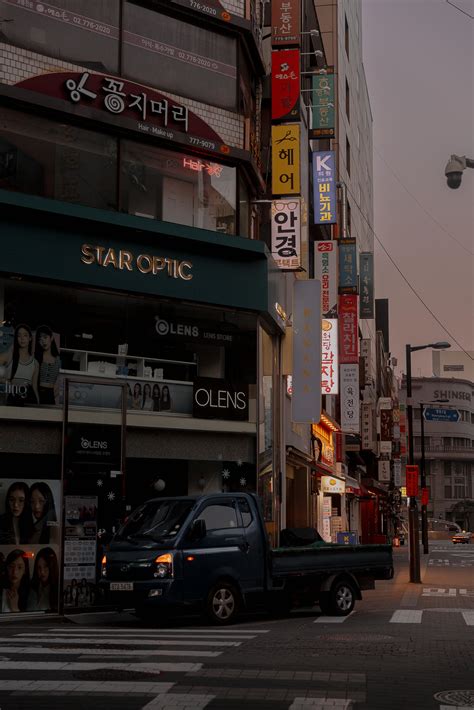 간판 거리 사진 거리 스타일 건축 걷고 있는 고층 건물 관광 명소 네온 불빛 대한민국 도시 거리 도시 생활 도시 풍경 도시의 도시의 밤 도시의 불빛