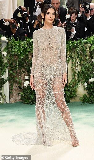 As Celebrities Embrace The Free The Nipple Movement How To Stylishly