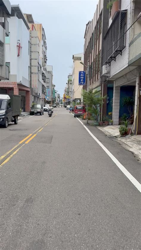 早上六點半手機鬧鐘剛響完不久 我跟三寶媽房門外就聽到大哥按鈴🛎️的聲音 我很不耐煩的說：按屁按才幾點！你不會先去幫忙你弟弟他們嗎，催什麼催