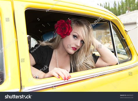 Classic Cars And Pin Up Girls 704 Images Photos Et Images