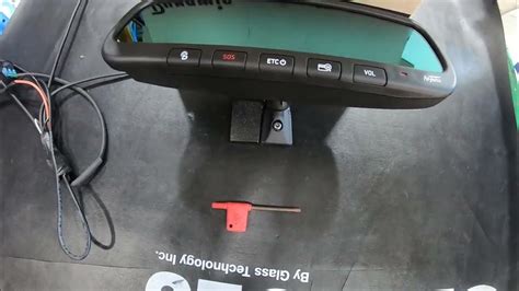 포터2 전기차 전용 블루링크 하이패스룸미러 부품세트입니다 트럭 운전시 편리하게 하이패스구간등을 주행할수 있습니다 설치과정은 아래의 링크를 더 참조하세요 Youtube