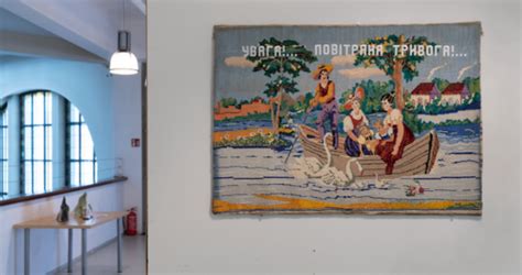 40 митців з різних країн представили у Варшаві погляд на воєнні злочини росії проти України ФОТО