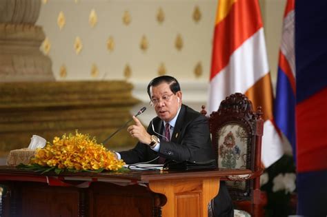 សម្តេចតេជោ ហ៊ុន សែន ប្រកាសនៅតែបន្តពង្រឹងមេធាវីស្ម័គ្រចិត្តរបស់សម្តេច ការពារក្តីជូនជនក្រីក្រ