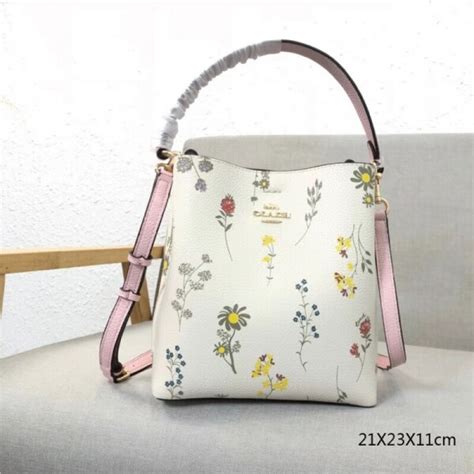코치 버킷백 스몰 타운 버킷 가방 위드 하트 플로럴 프린트 C3598 소바쥬