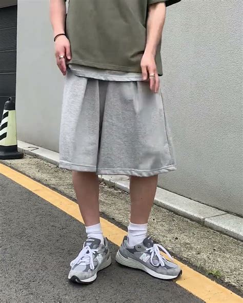 남자 코디 트렌디한 실루엣 풍성한 와이드핏 원턱 스웨트 버뮤다 팬츠 반바지 여름바지 여름옷 추천 여름코디 썸머 남녀공용 남자쇼핑몰 상드르 캐쥬얼