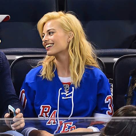 Shes Way Too Beautiful Scrolller