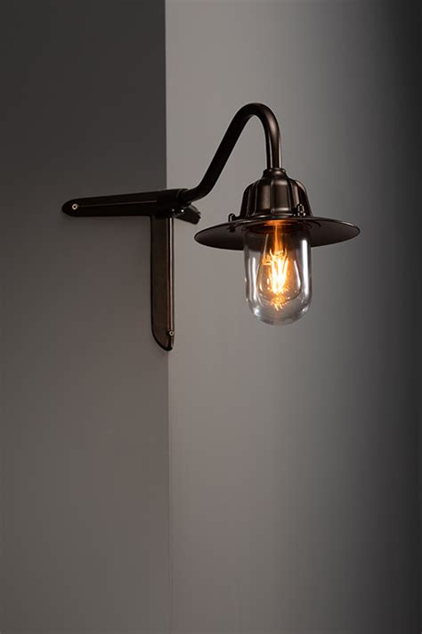 Sy 6 Compact Oval Fluorescent Bulkhead Clear Jandg Coughtrie