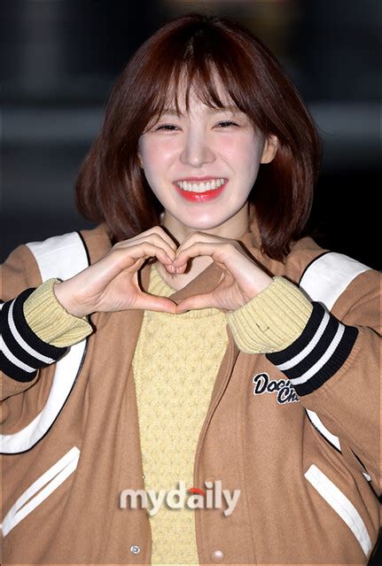 【photo】red Velvet ウェンディ、ラジオ出演のため放送局へカジュアルなファッション（動画あり） 2022年12月16日掲載