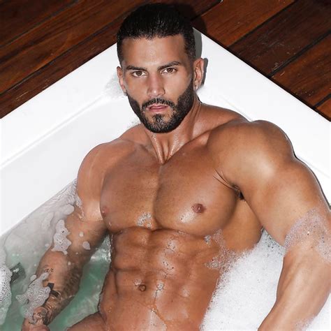 MEN NIPPLES AND PECS Image ThisVid Tube