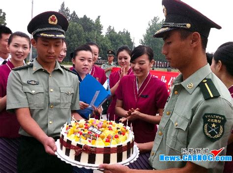 空军34师专机女乘务员 空军专机师乘务队女兵 伤感说说吧